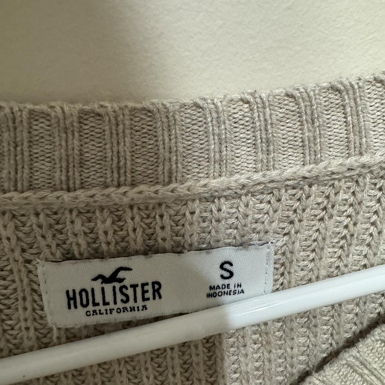 3 colored sweater from Hollister size small - Depop