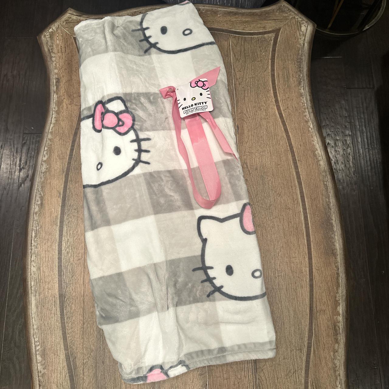Hello Kitty Gray Plaid Plush Throw Blanket NWT NO... - Depop