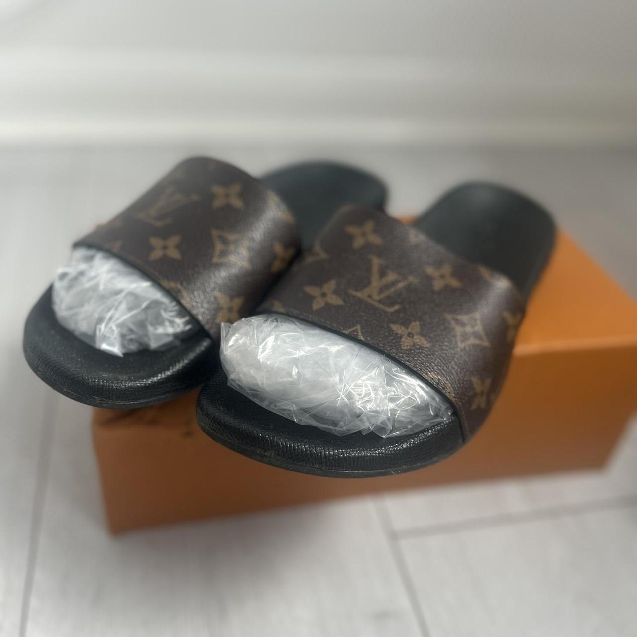 Women’s sliders | Depop