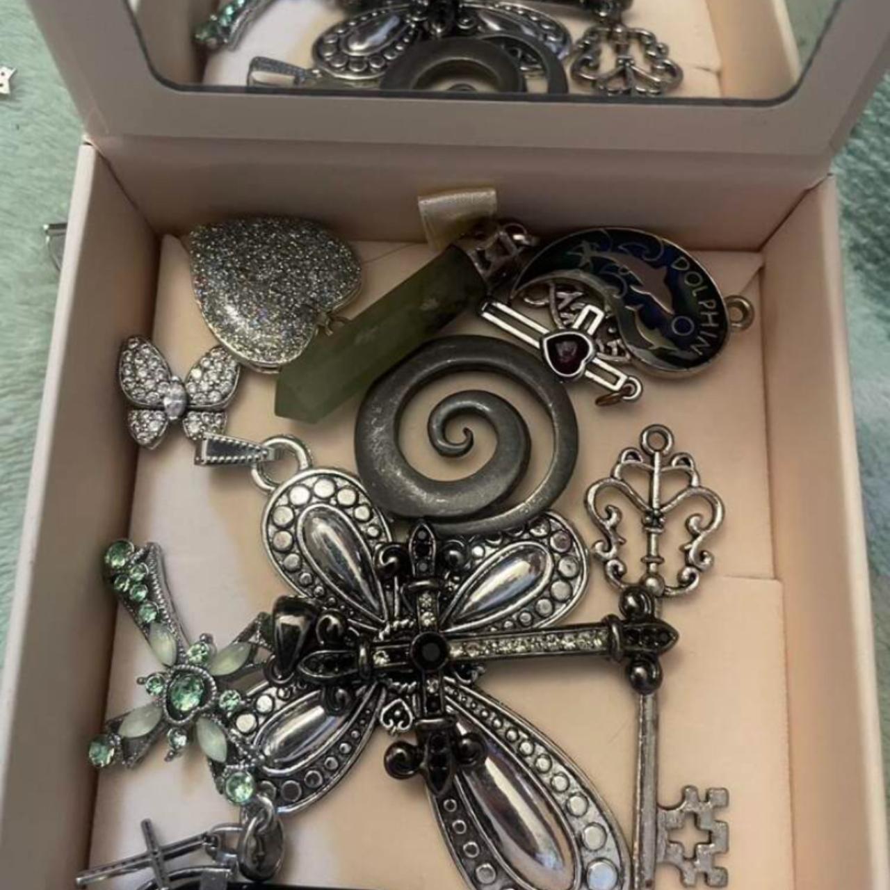 y2k Cross necklace ｡ﾟ•┈꒰ა ♡ ໒꒱┈• ｡ﾟ #y2k #emo... - Depop