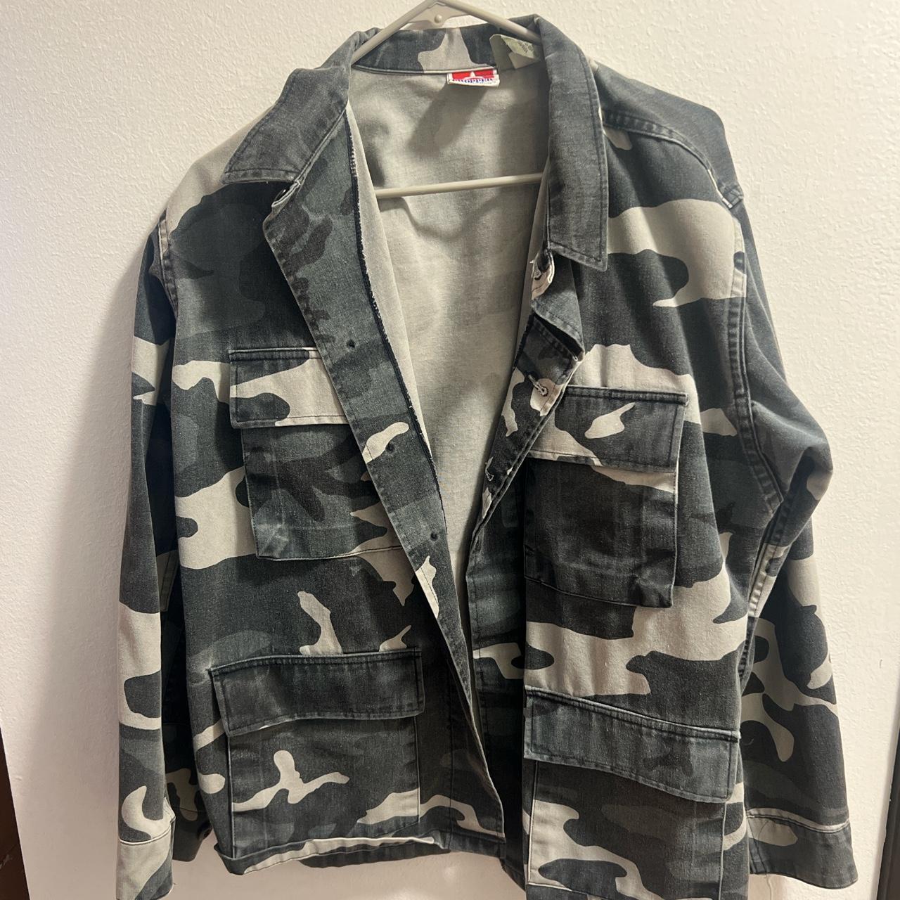 Rockin grey camo jacket - Depop