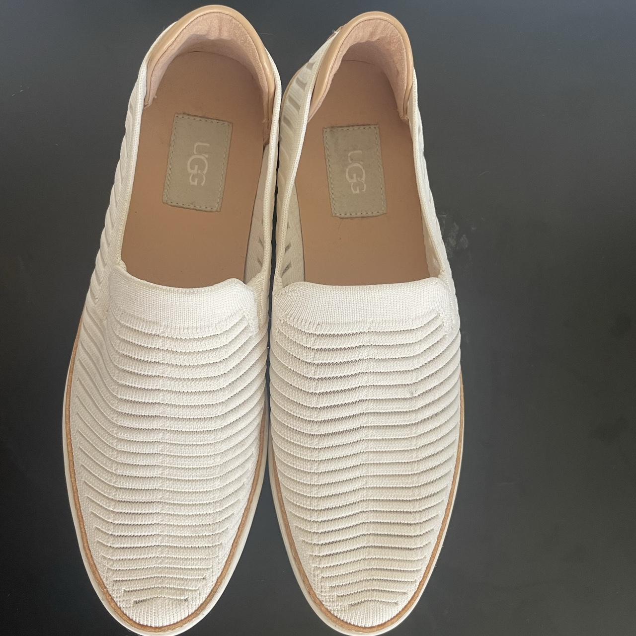 Uggs Alameda Sammy. White/ light tan color. Size 9.... - Depop