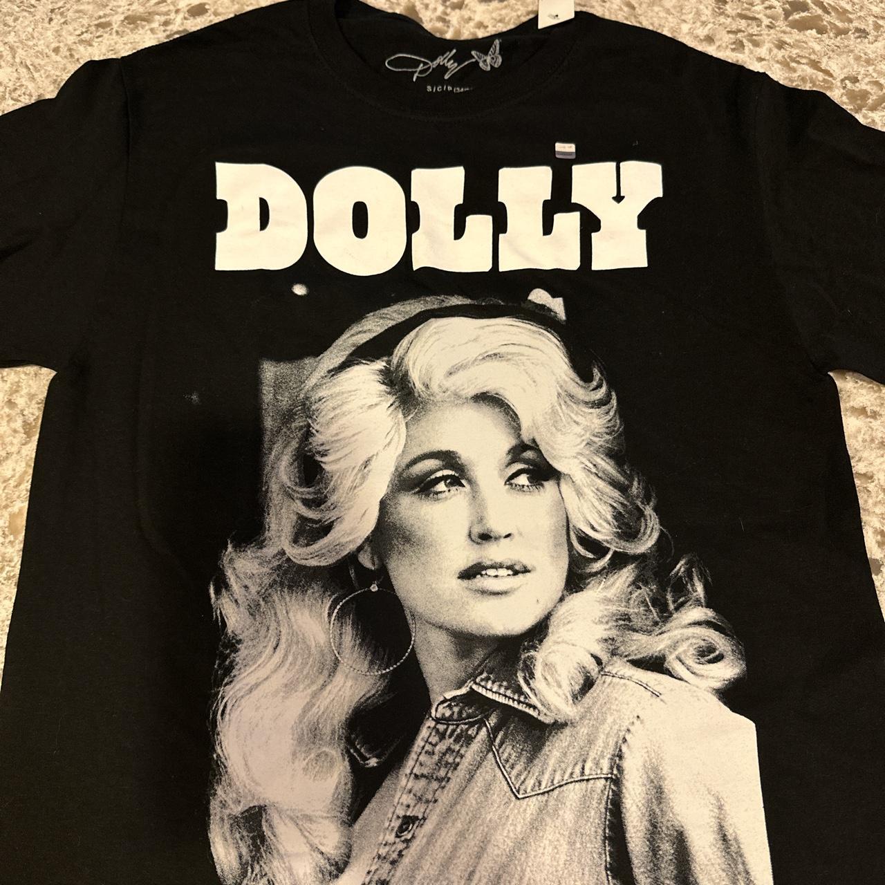 Dolly tee with tags, smoke free home - Depop