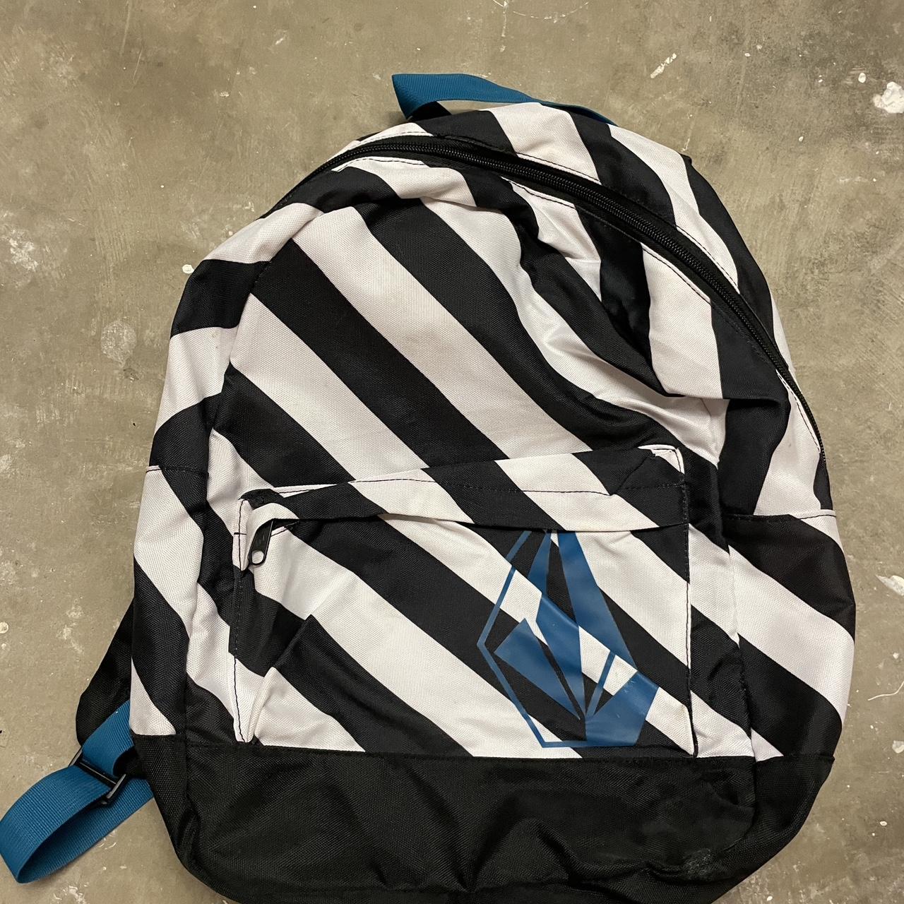 Retro Volcom backpack - Depop