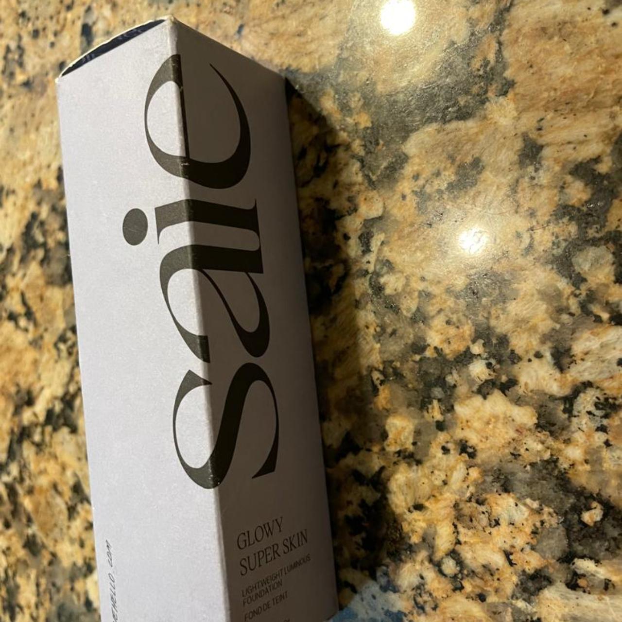Saie Glowy SuperSkin foundation - Depop