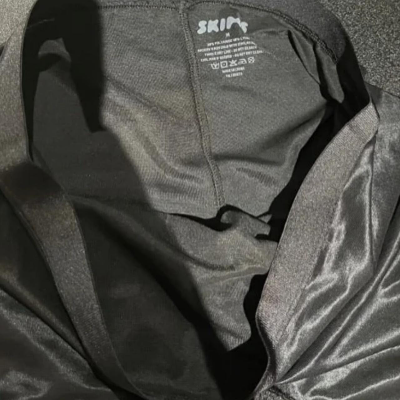 SKIMS Sculpting Silk Capri Pants Size Medium - Depop