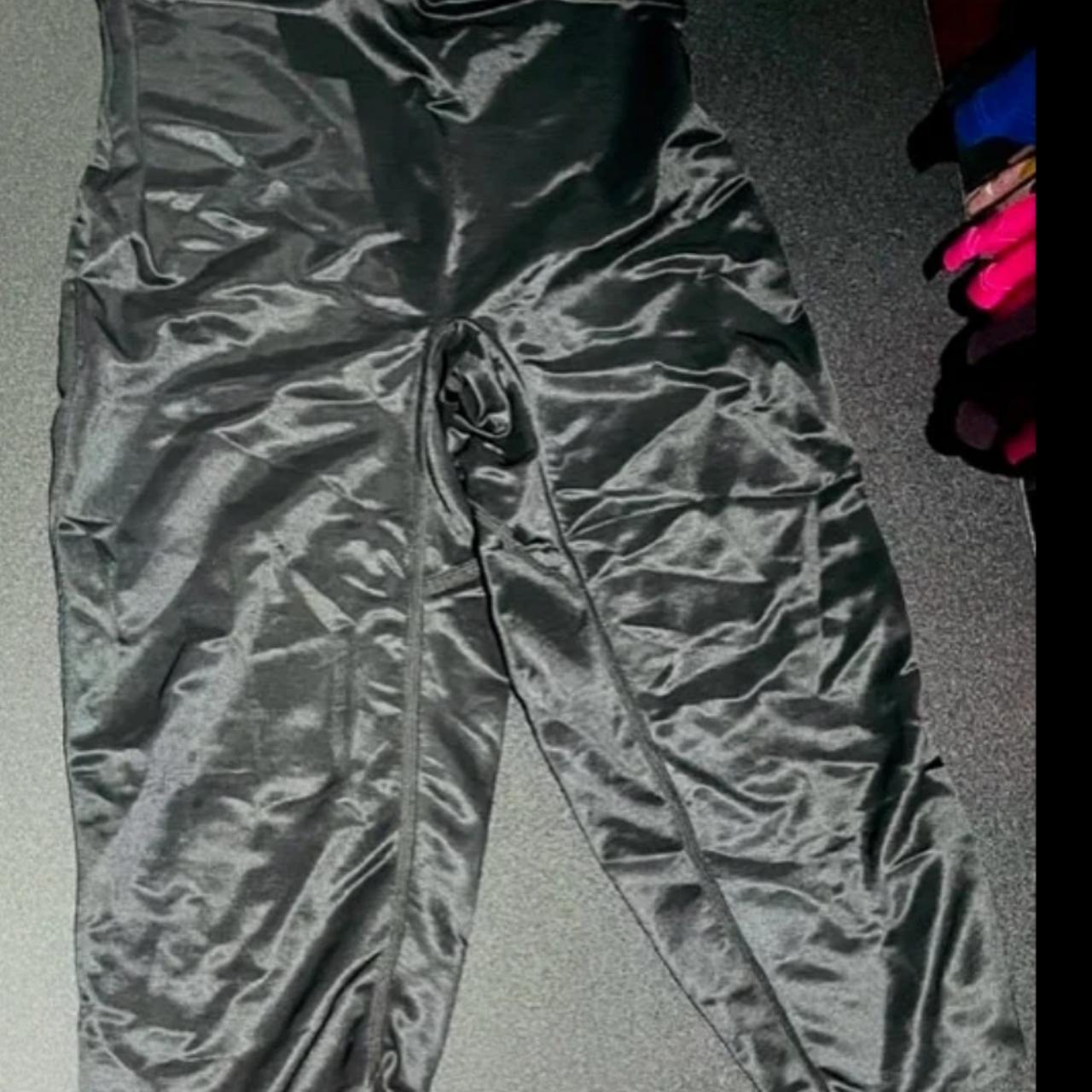 SKIMS Sculpting Silk Capri Pants Size Medium - Depop