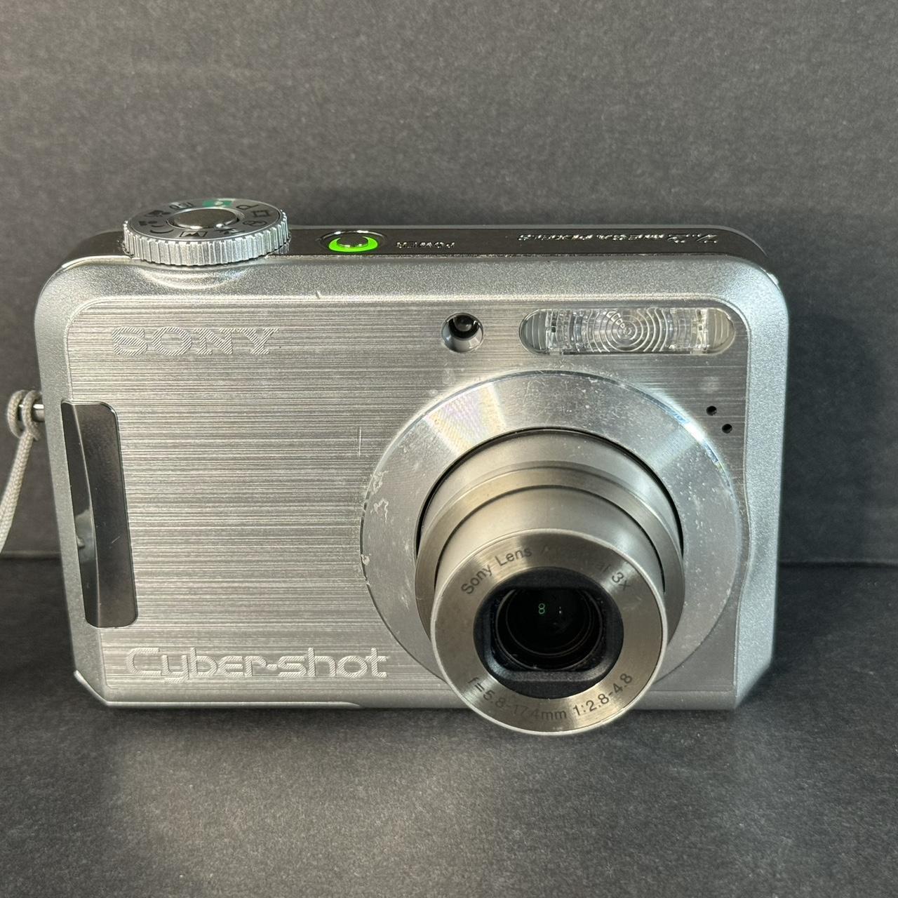 Sony Cybershot DSC-S700 Camera shows a black screen... - Depop