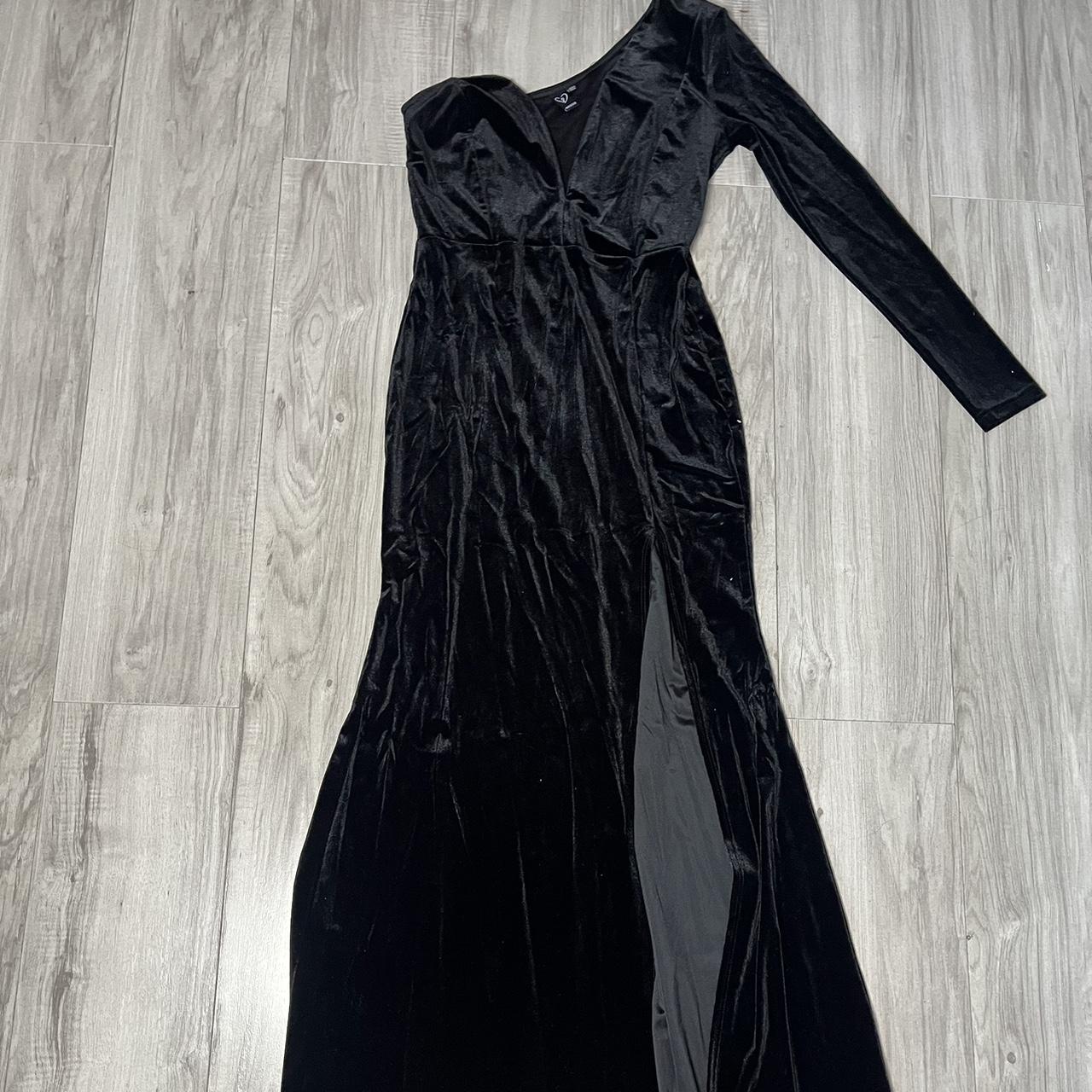 Black Windsor velvet dress. Worn once #blackdress... - Depop