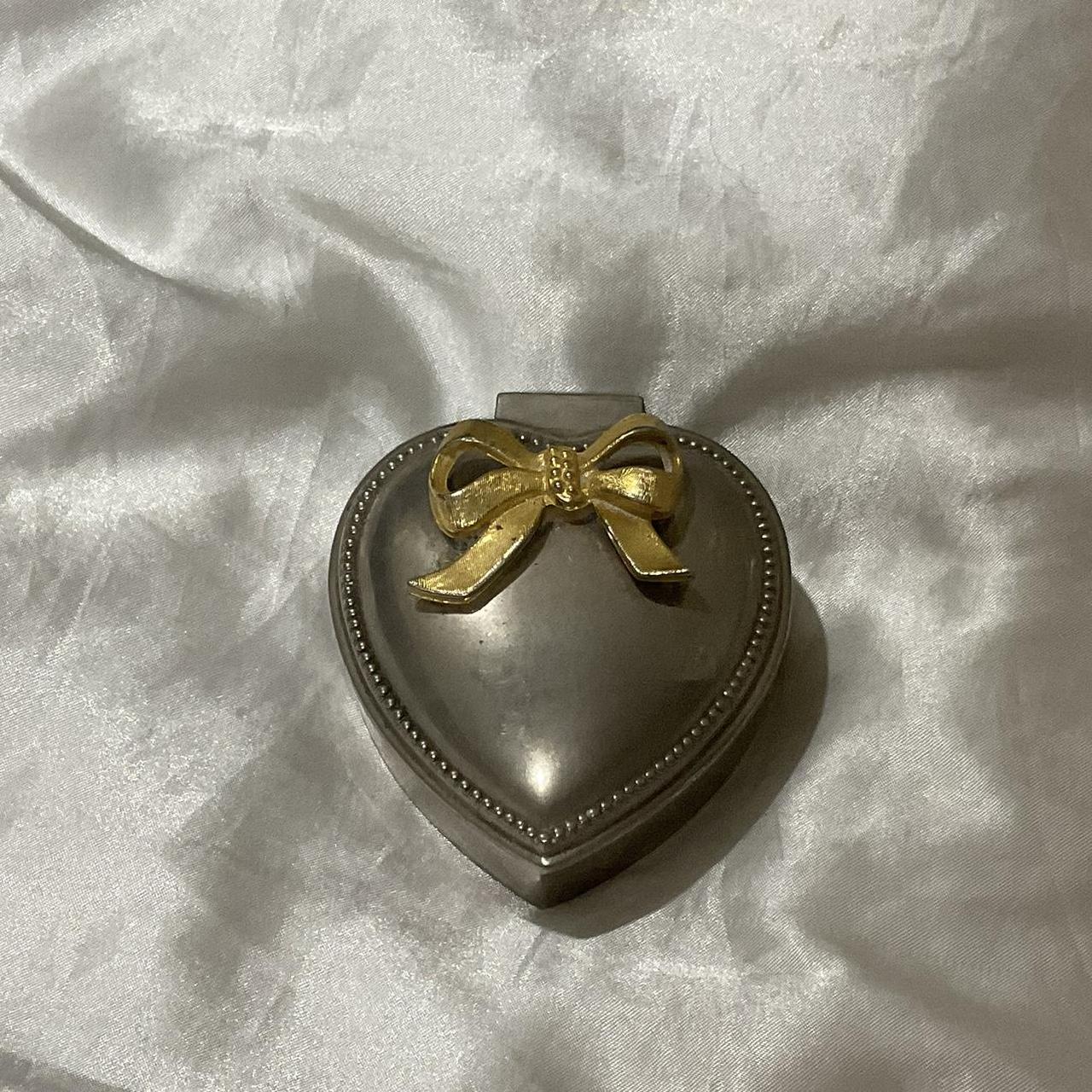 cute little box! will clean before i ship