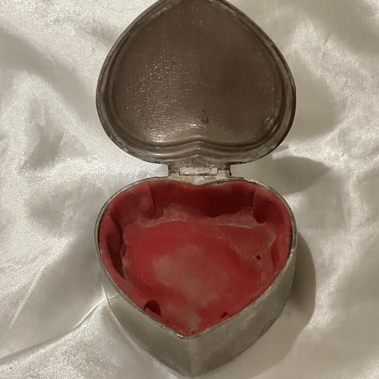 cute little box! will clean before i ship