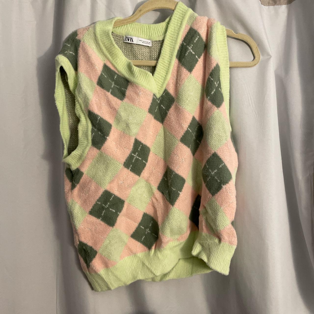 zara vest and it’s REALLLLYYYY soft barely worn - Depop