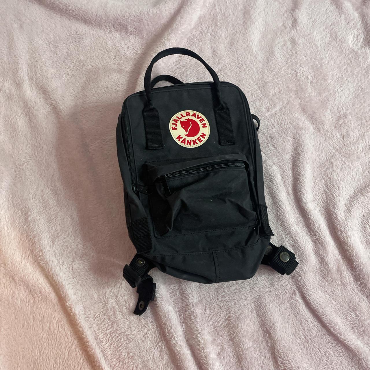kanken bag perfect for summer minor stains on back - Depop