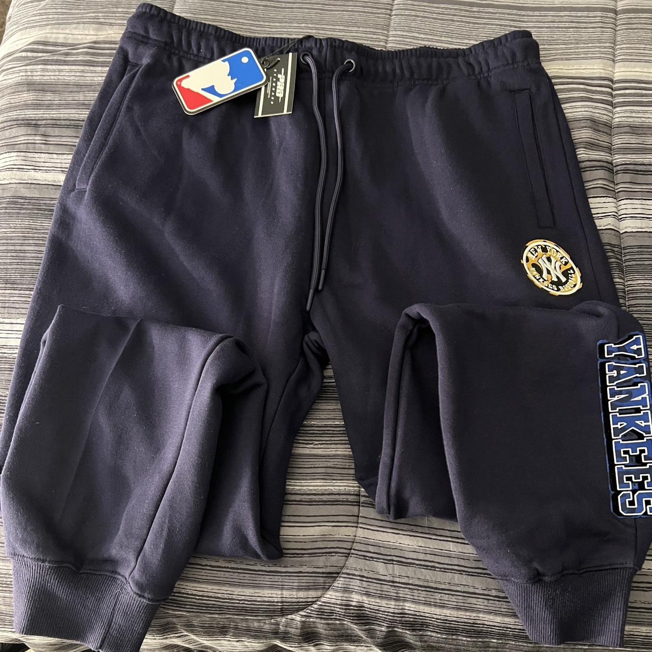 Large New York Yankees Sweatpants - Depop