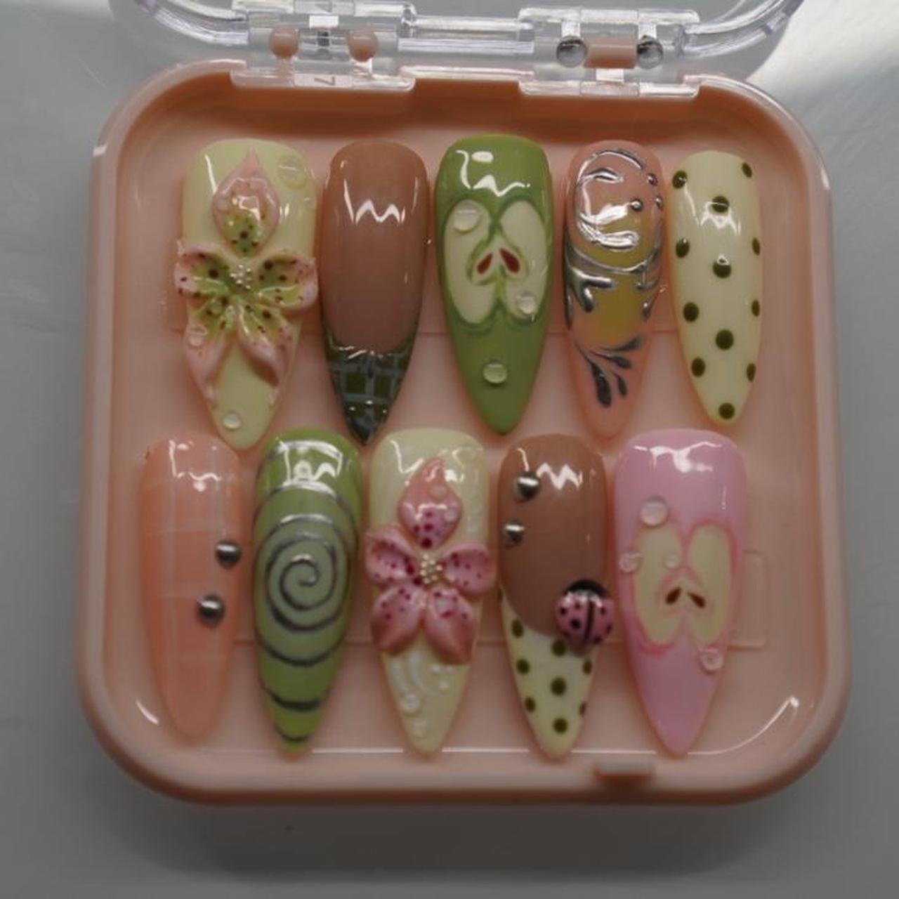 Summer pink and green vibes! 🌺🍏 #nails #yumiztipz... | Depop