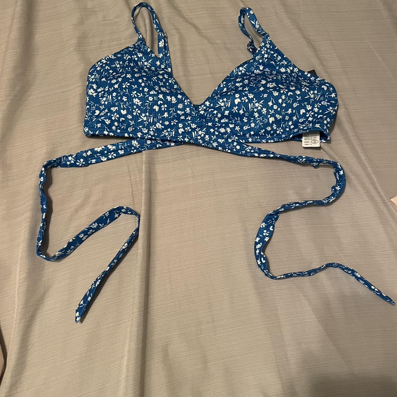 Hollister : tie back kini - Depop