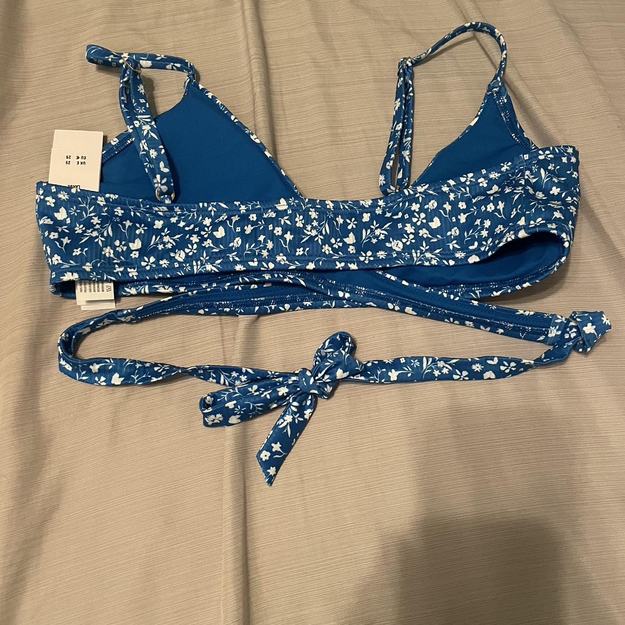 Hollister : tie back kini - Depop