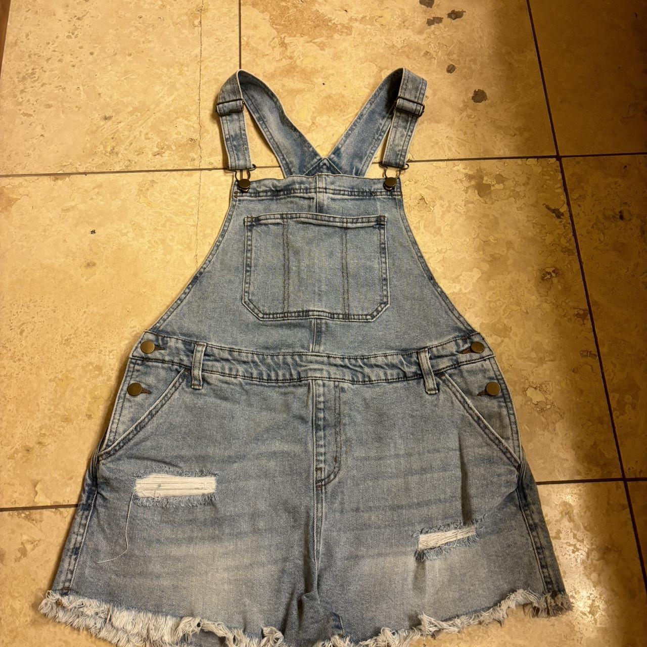 target XL overall shorts - Depop