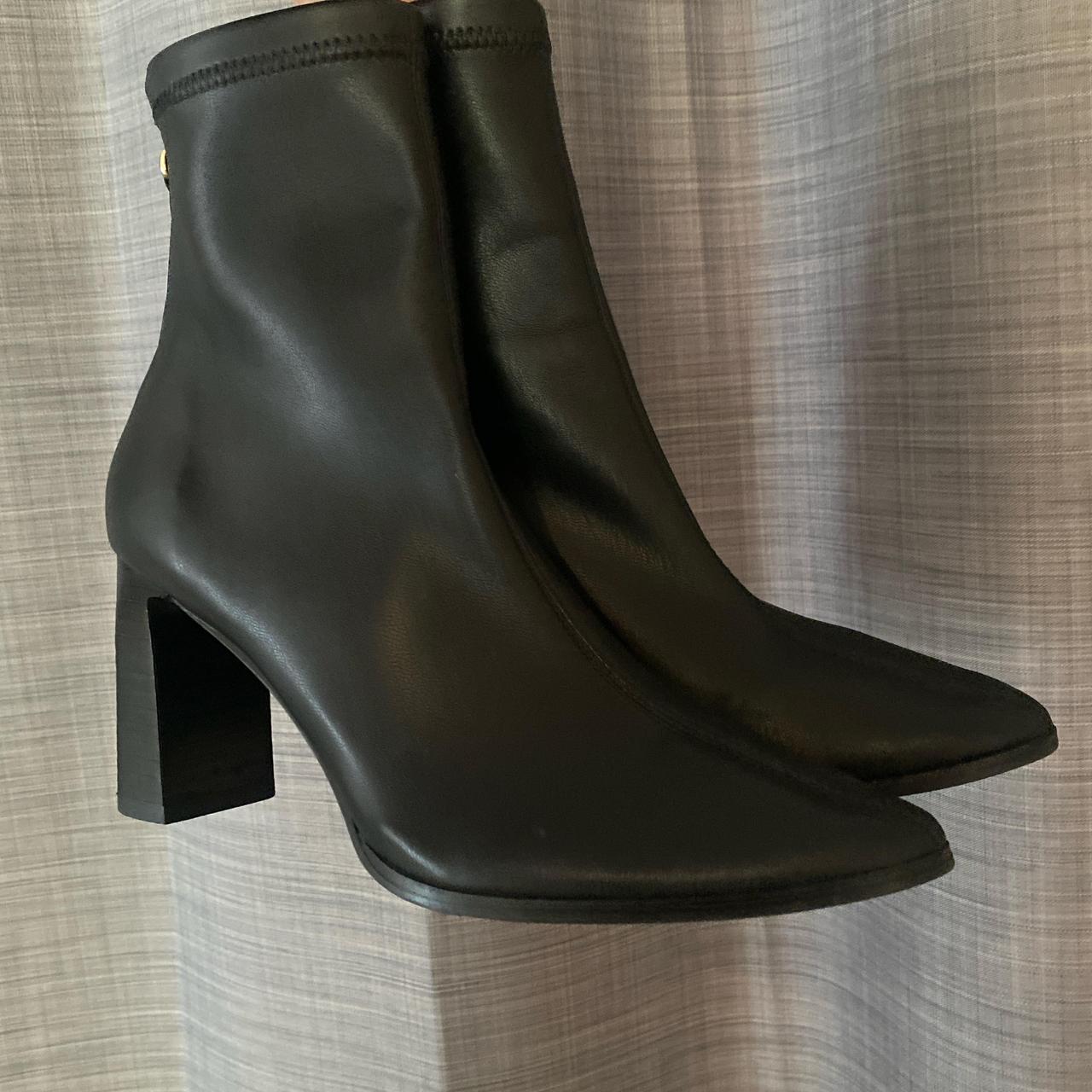 Bilini size 7 boots As new condition - Depop