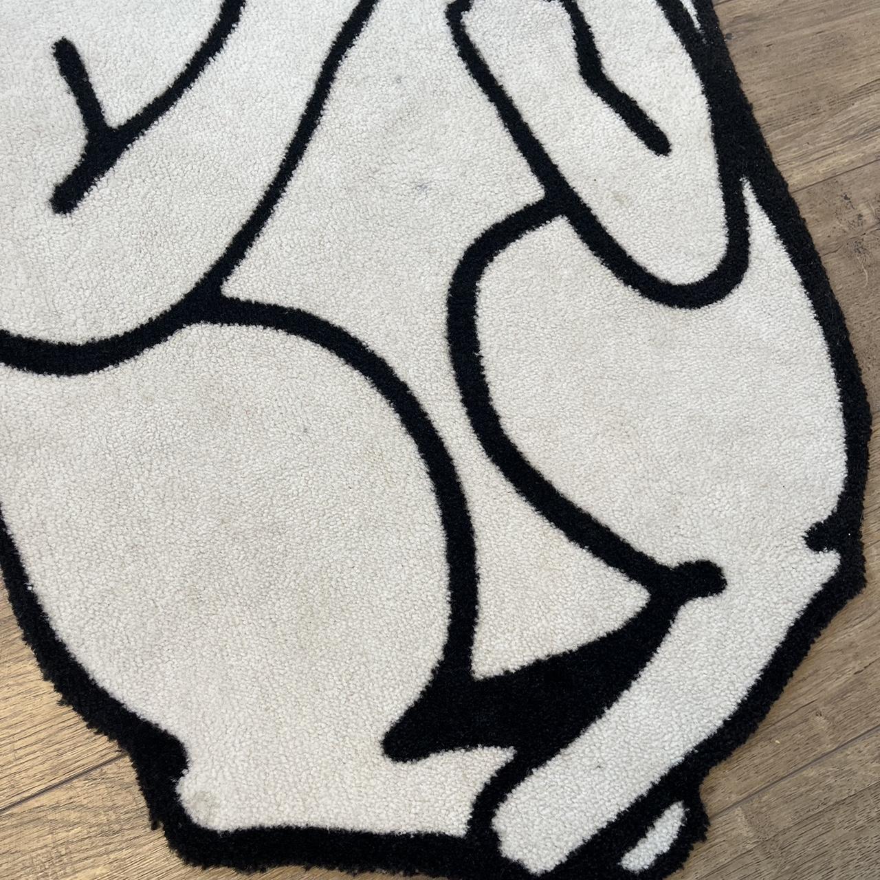 Rip and dip rug Minor staines - Depop