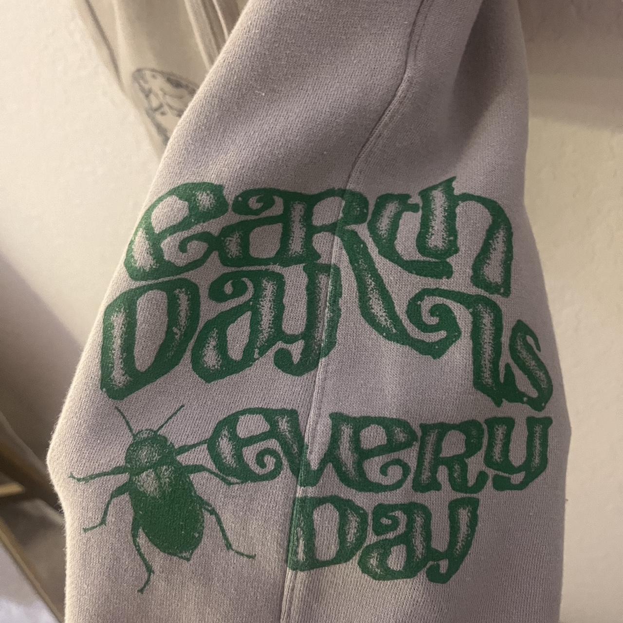 Urban Outfitters "earth day" Sweats XS - Depop