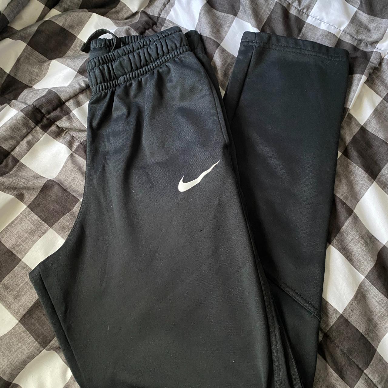 Youth XL Nike sweatpants - Depop
