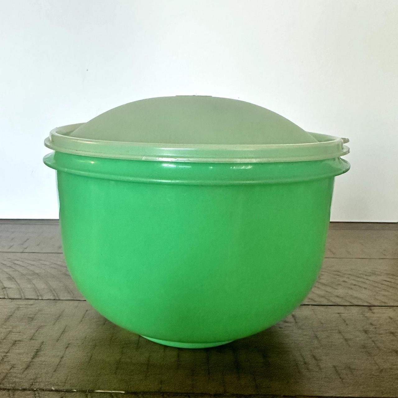 Vintage Tupperware Crisp It Lettuce Keeper with Lid... | Depop