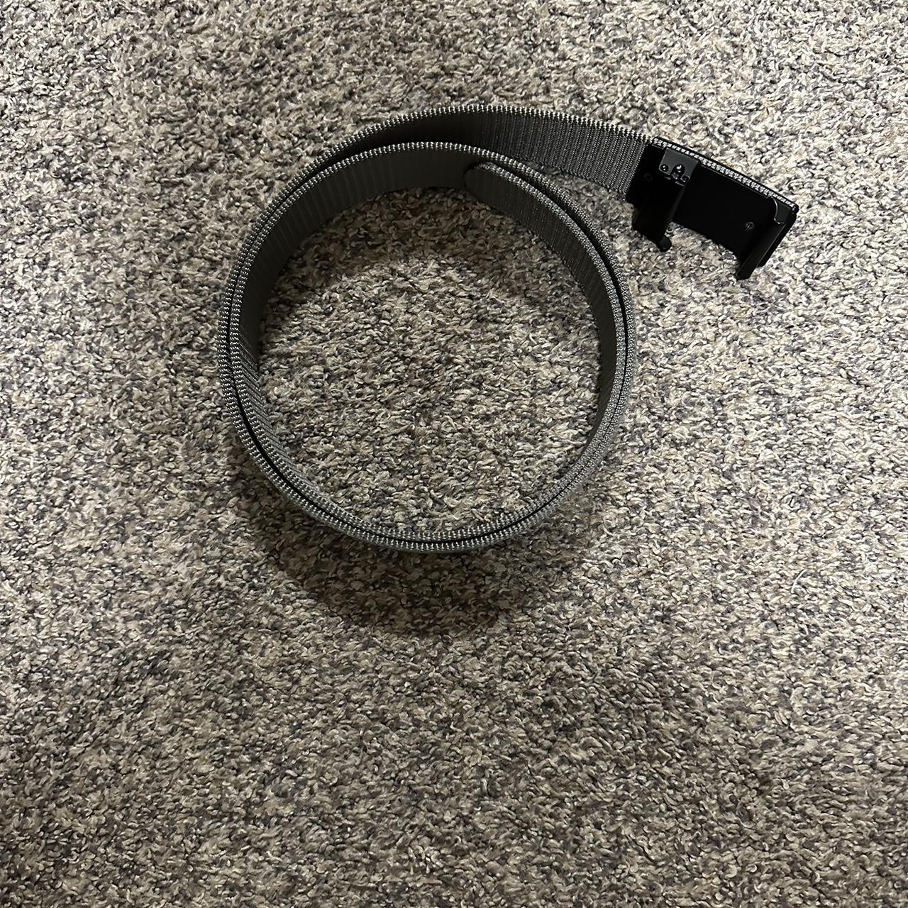 Men’s steel grey utility belt - Depop