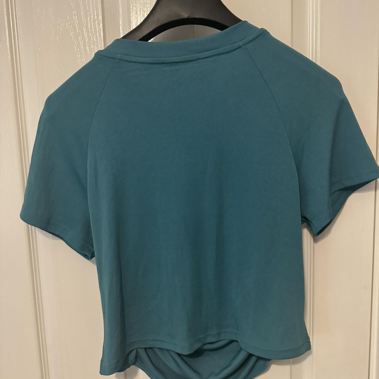 Turquoise blue crop top, trendy and cute - Depop