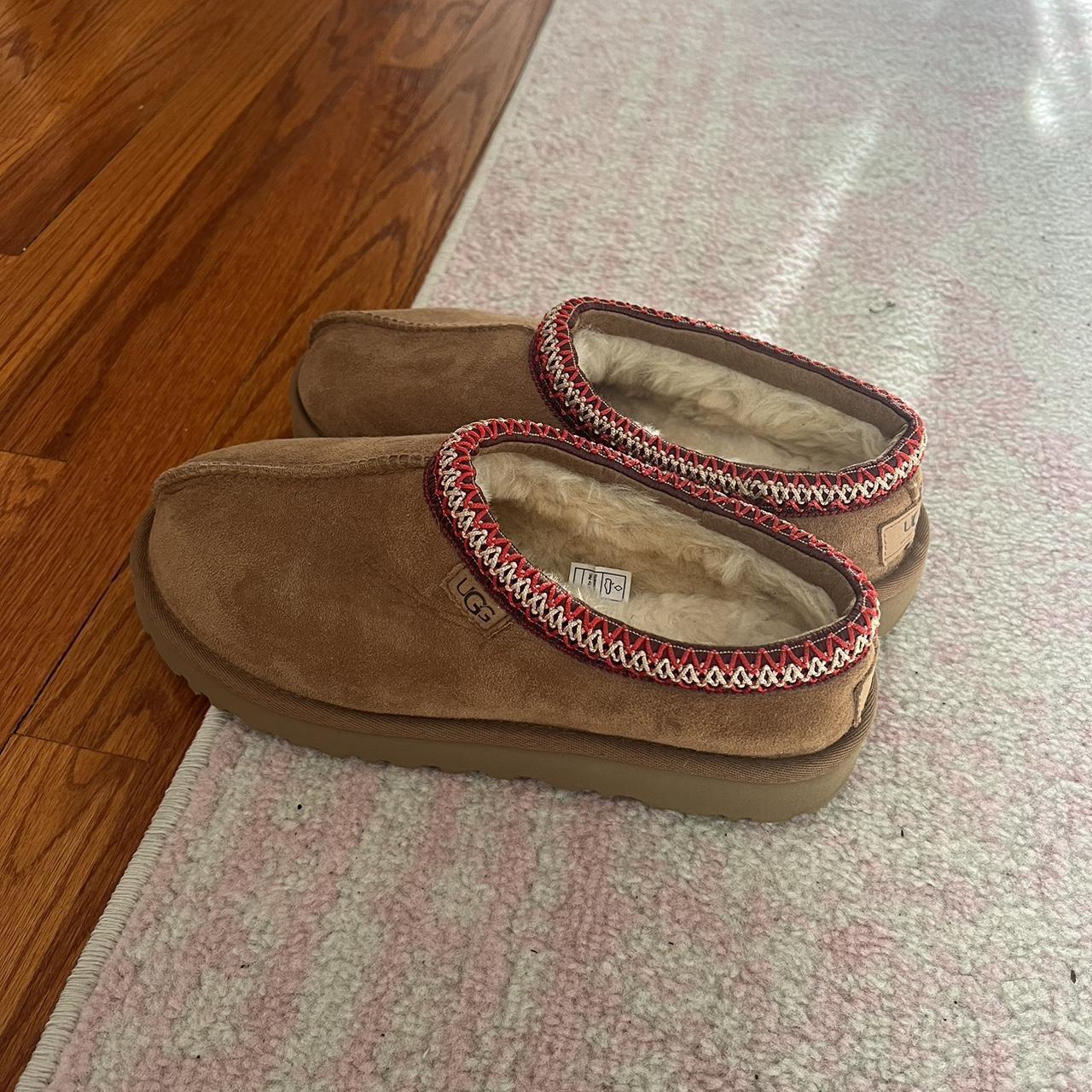 Tasman Ugg slippers limited edition only worn once - Depop