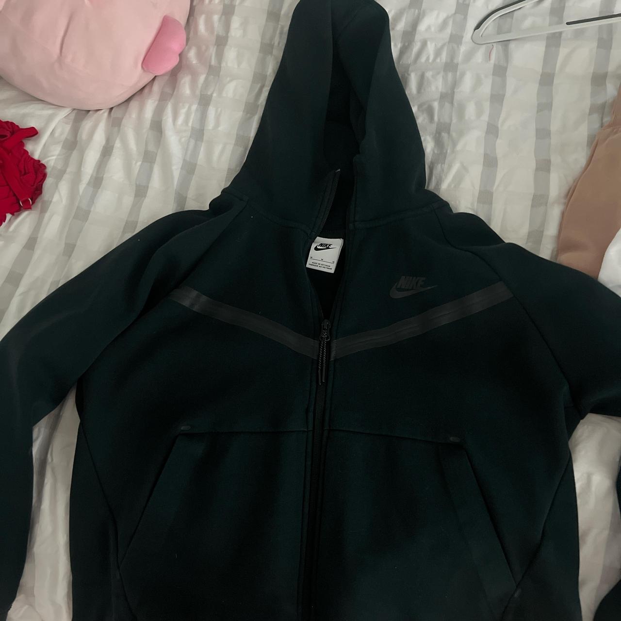 Women’s Medium Nike tech - Depop