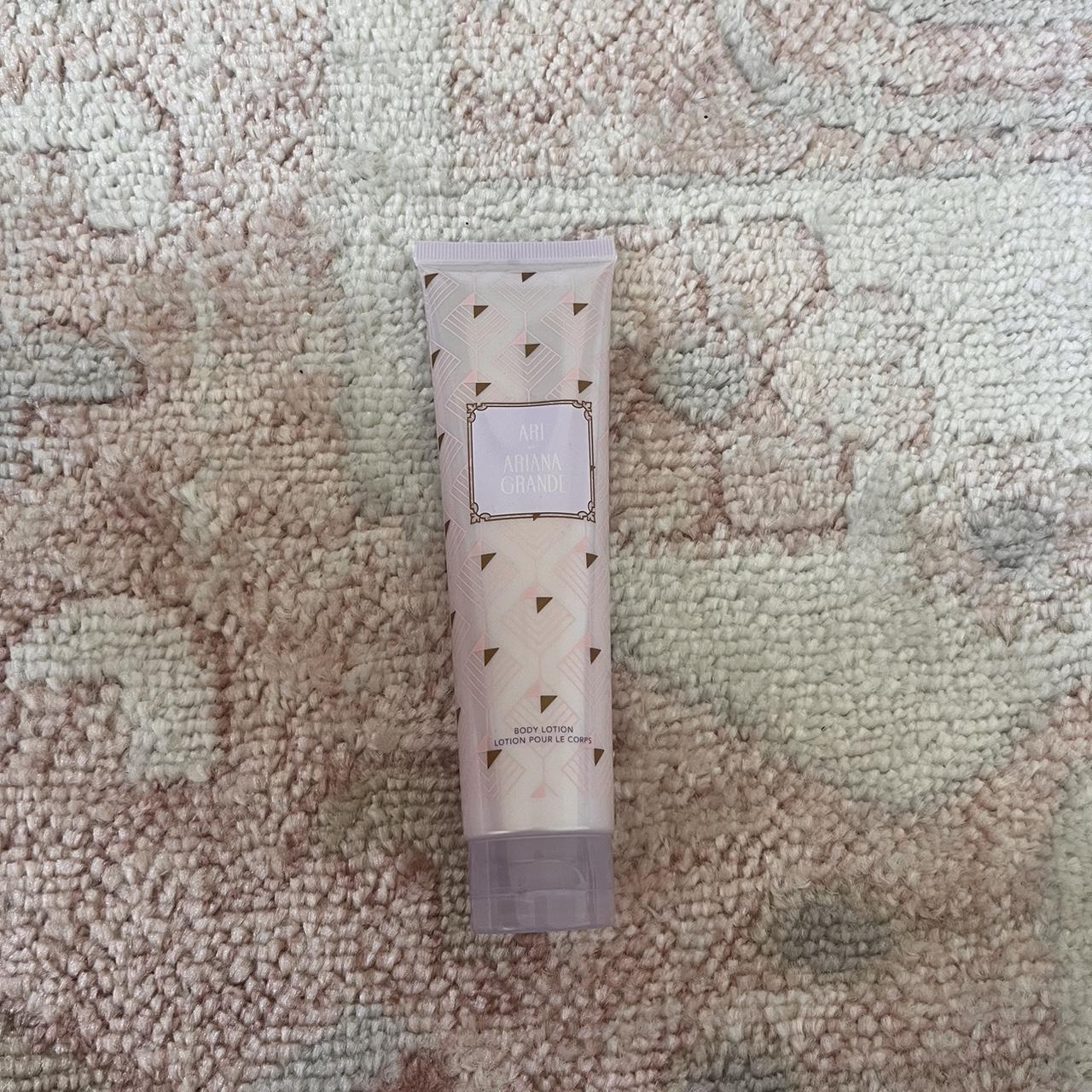 ari body lotion - Depop