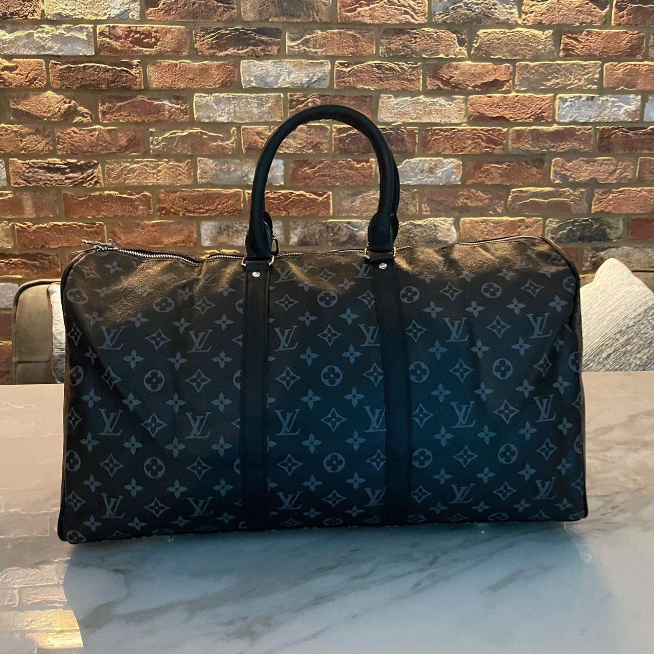 Lv duffle bag - Depop