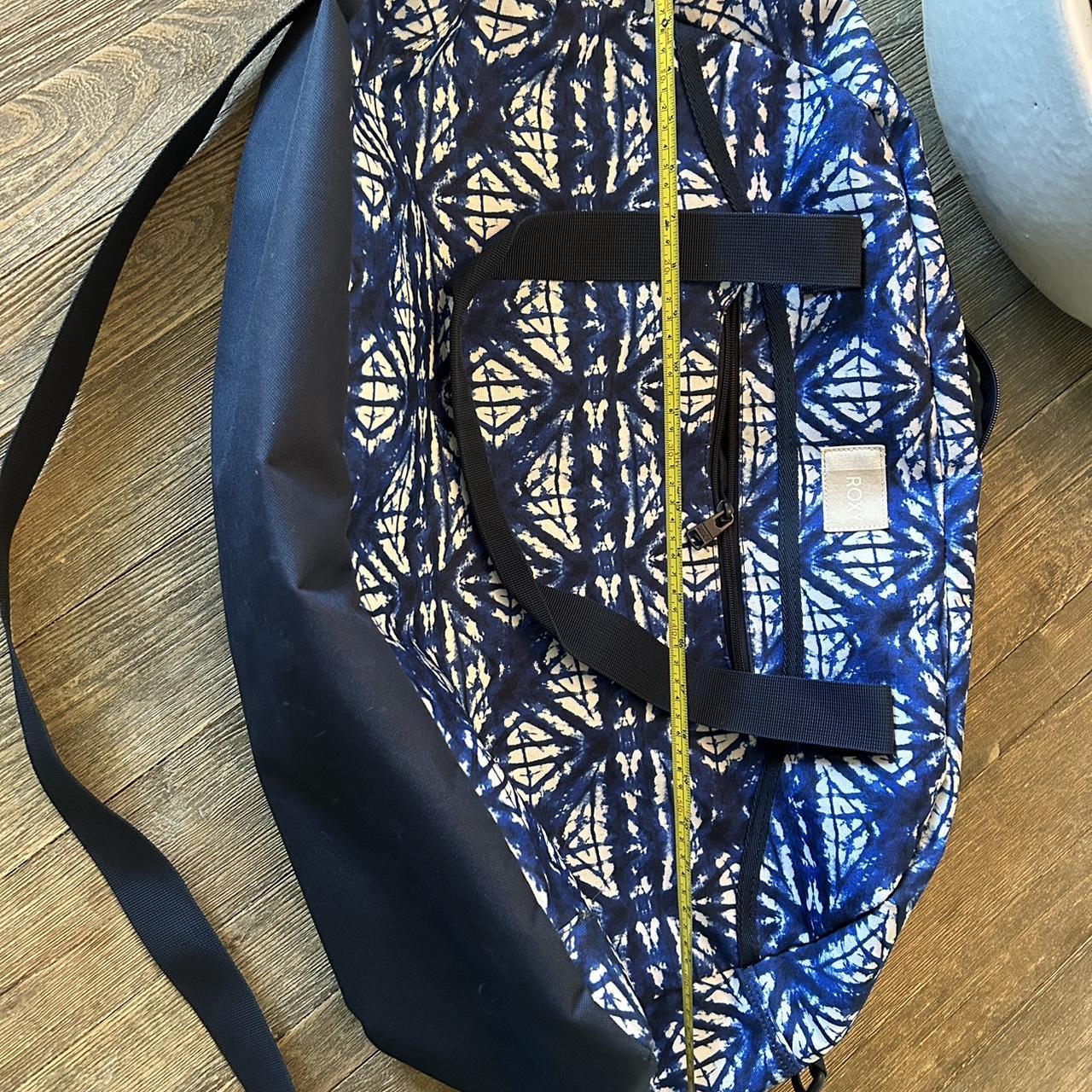 HUGE Roxy weekender duffle in excellent condition - Depop