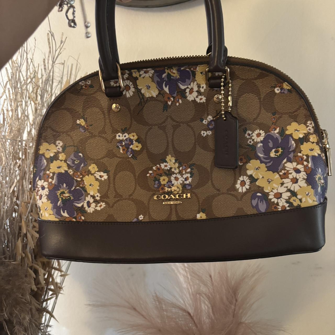 Small coach purse #tan #coach #flowers #small - Depop