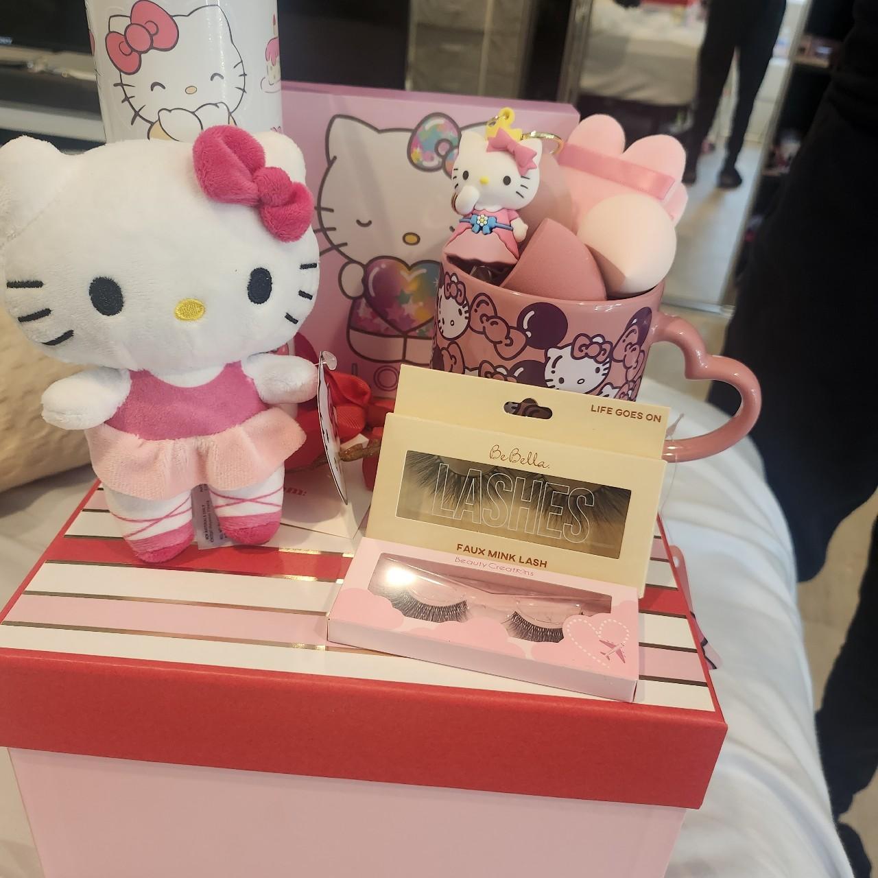 Hello kitty bundle - Depop