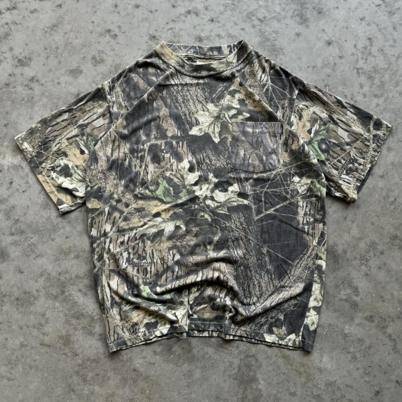 Vintage Realtree camo pocket t shirt Men’s size... | Depop