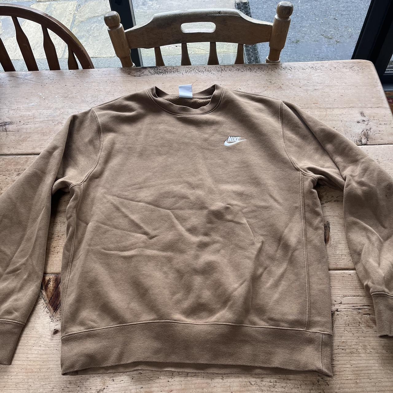 Tan Nike crewneck size M - Depop