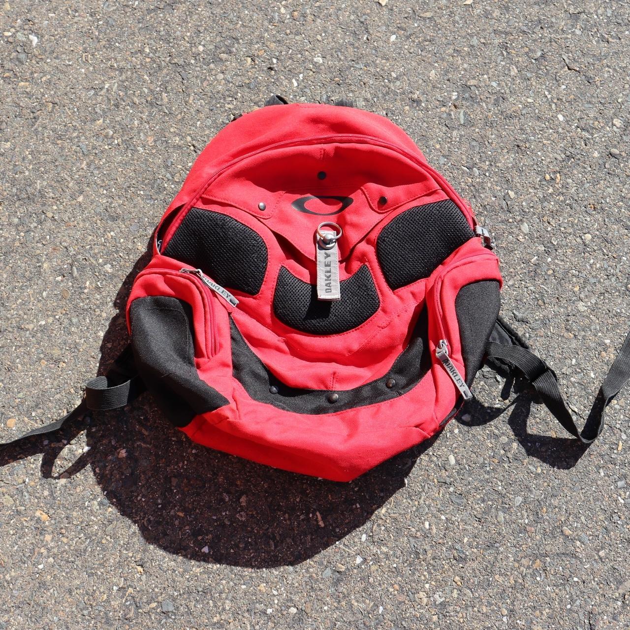 Vintage Y2K Red and black Oakley backpack #skater - Depop