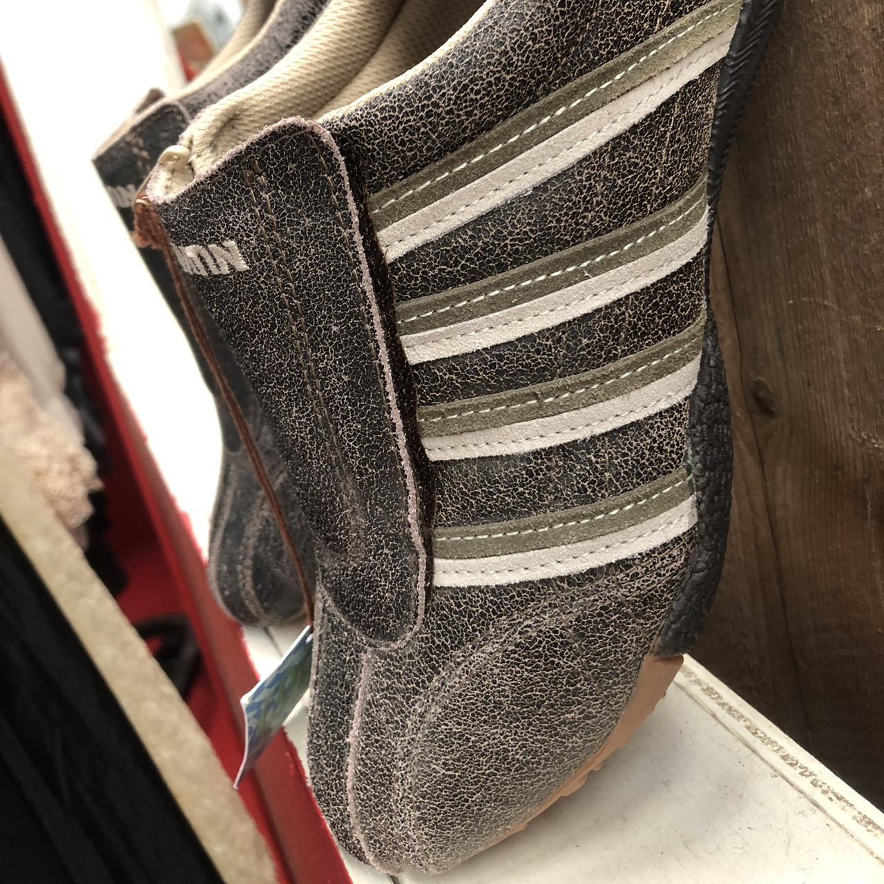 y2k Human sneakers - Depop