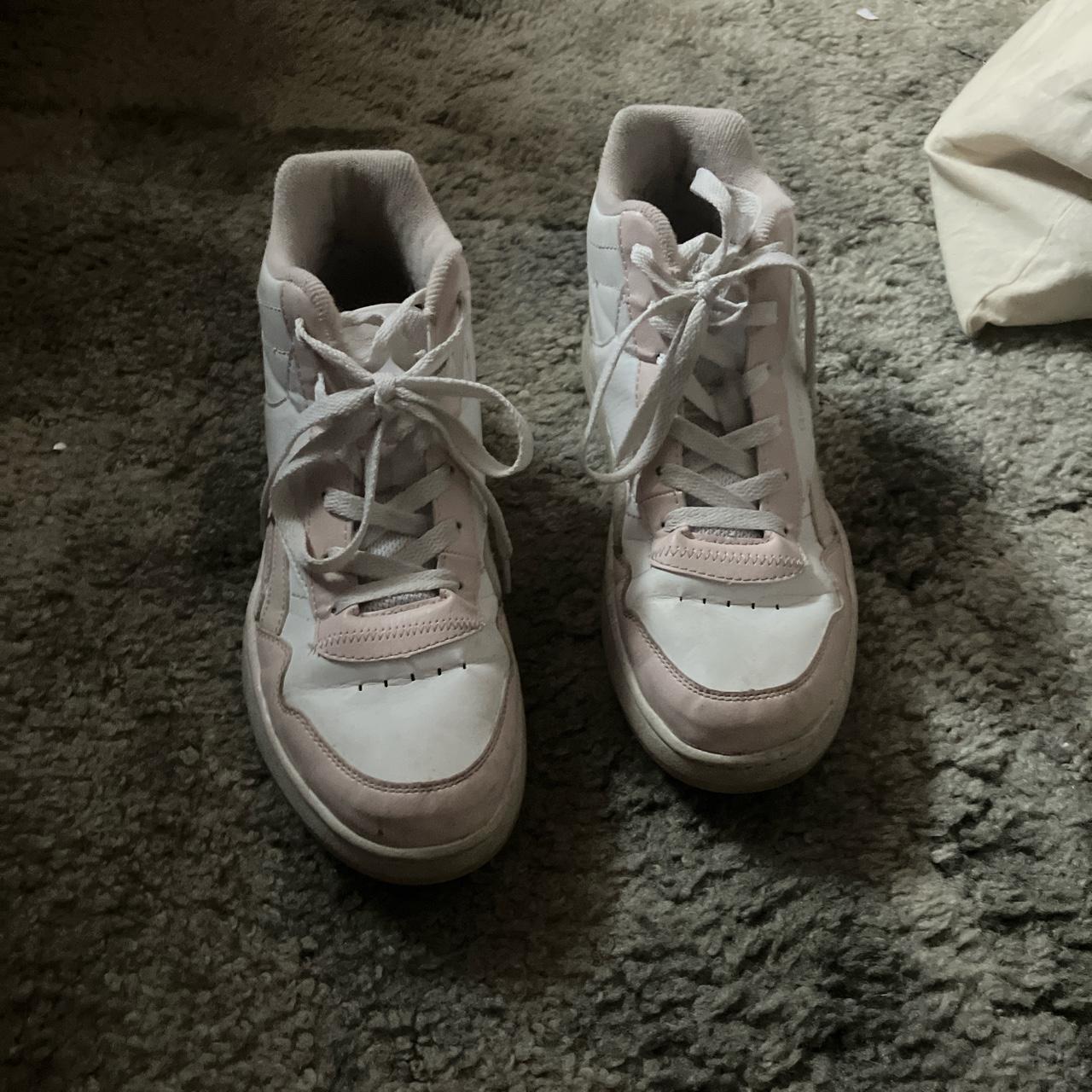 size 7 pink and white reebok shoes - Depop