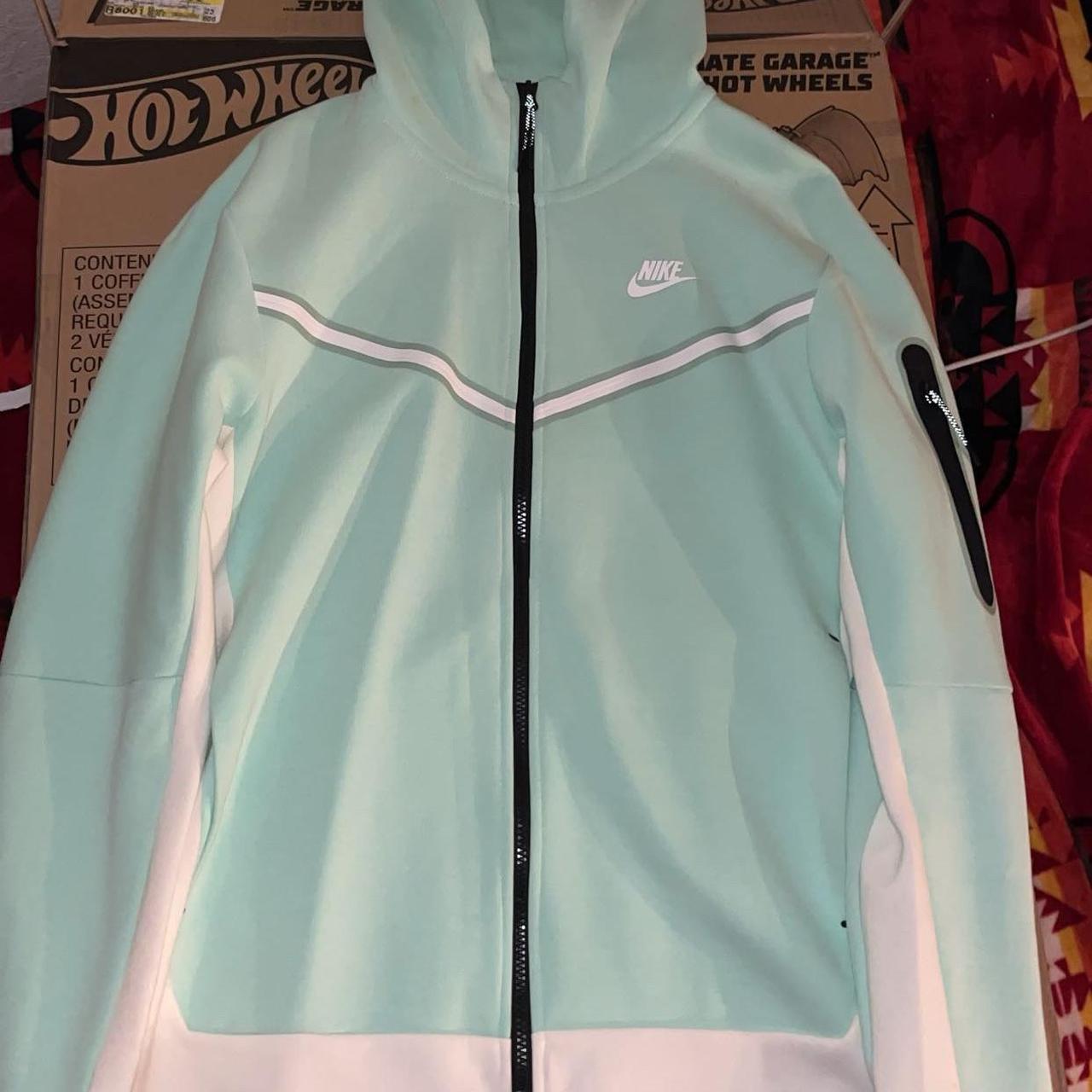 size MEDIUM mint nike tech worn 1x - Depop