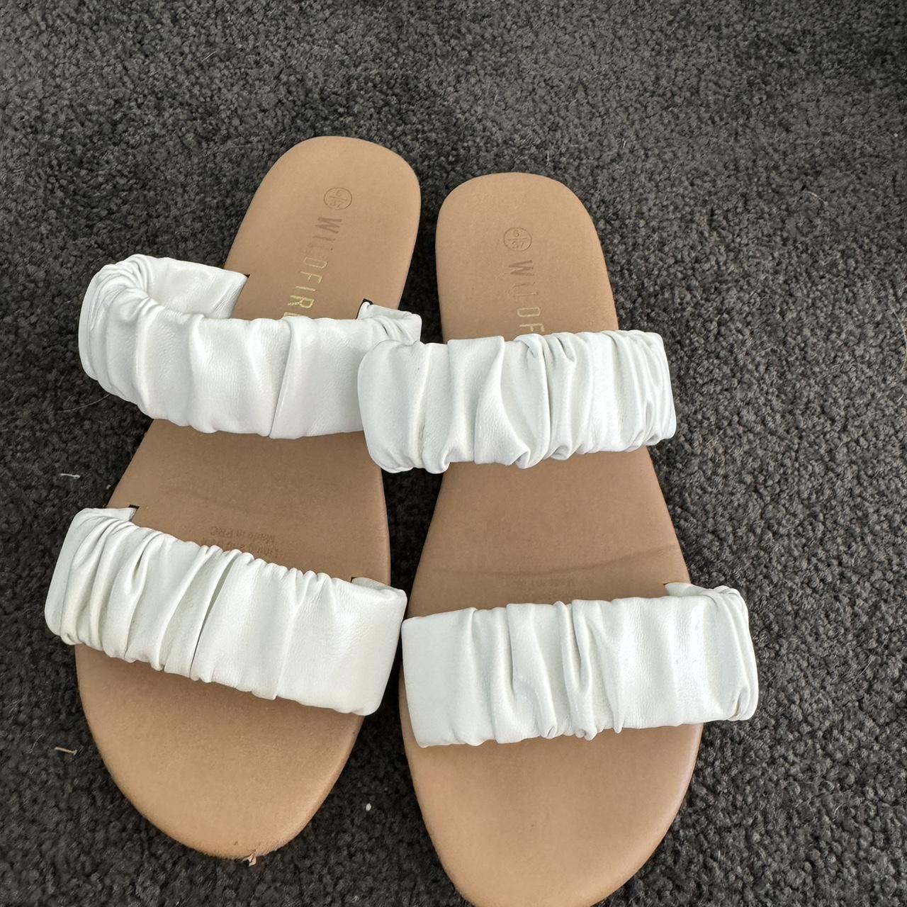 Wildfire white slides Size 6 - Depop