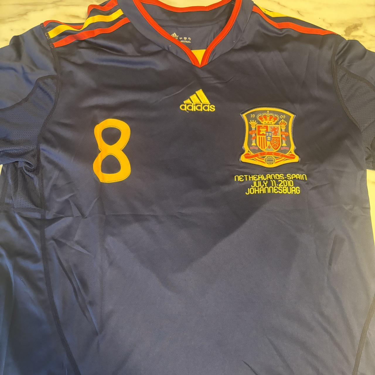 Spain 2010 “Xavi 8” Home Soccer Jersey Size Large - Depop