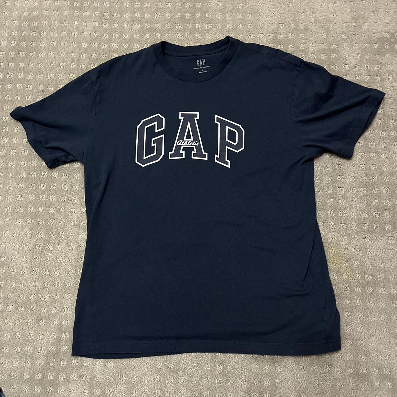 Large Mens navy blue Gap t-shirt - Depop