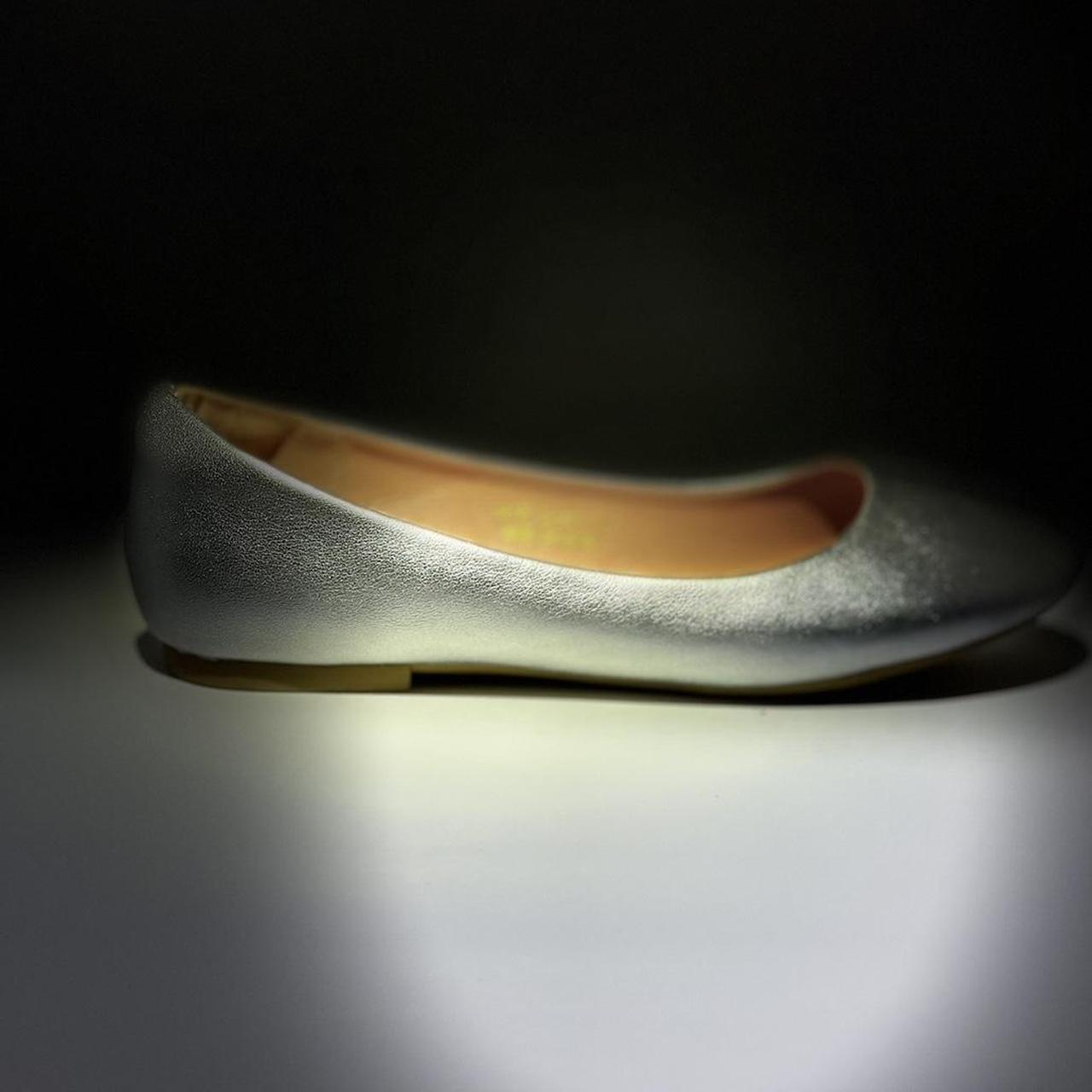 Silver flats - Depop