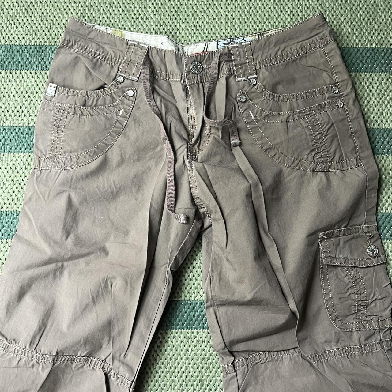 Unionbay cargo capris Measurements laying flat... - Depop