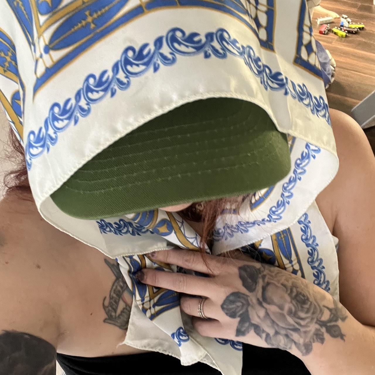 Such a gorgeous head scarf xoxoxo the colors remind... - Depop