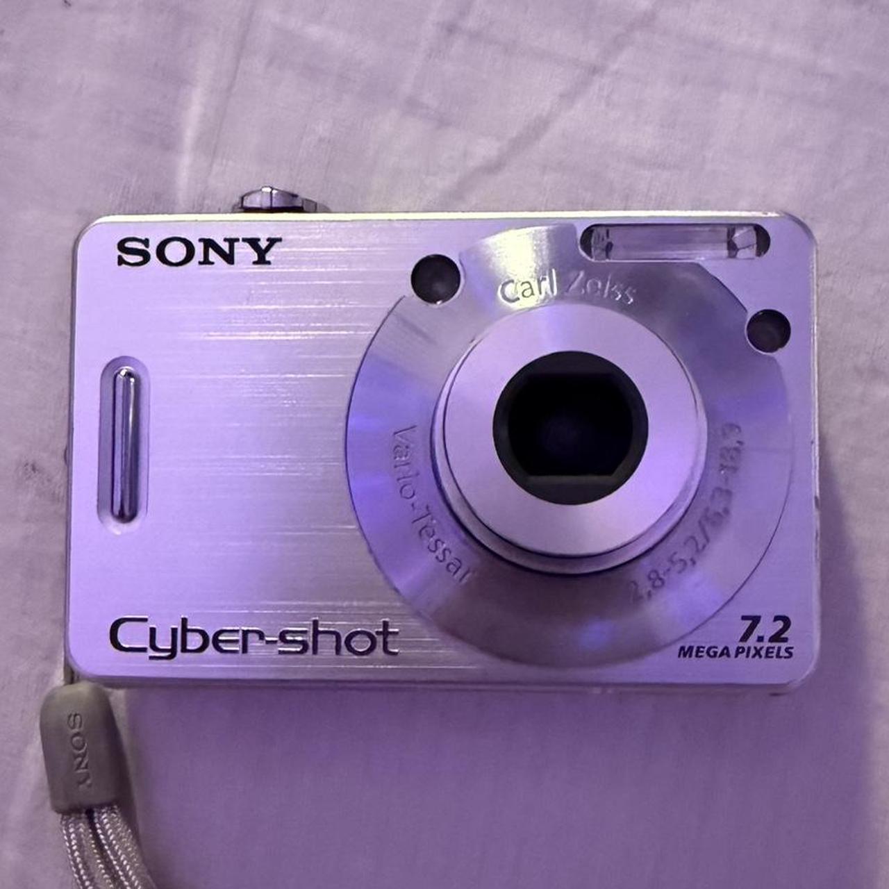 sony cybershot dsc-w70 digi cam everything works... - Depop