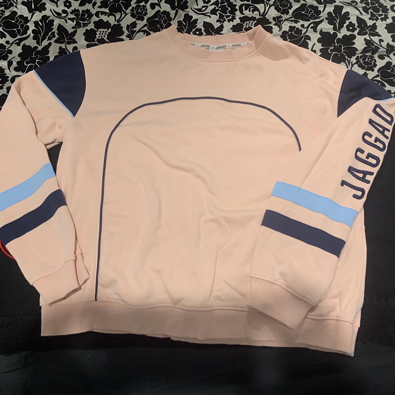 Jaggad size M jumper will fit into size 6 to 10 - Depop